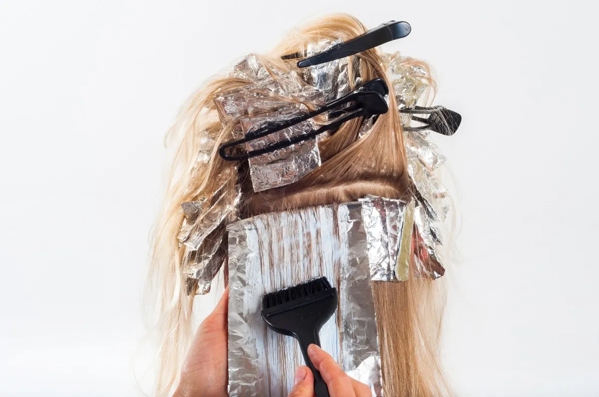 How to Highlight Hair with Foil - Step by Step Guide